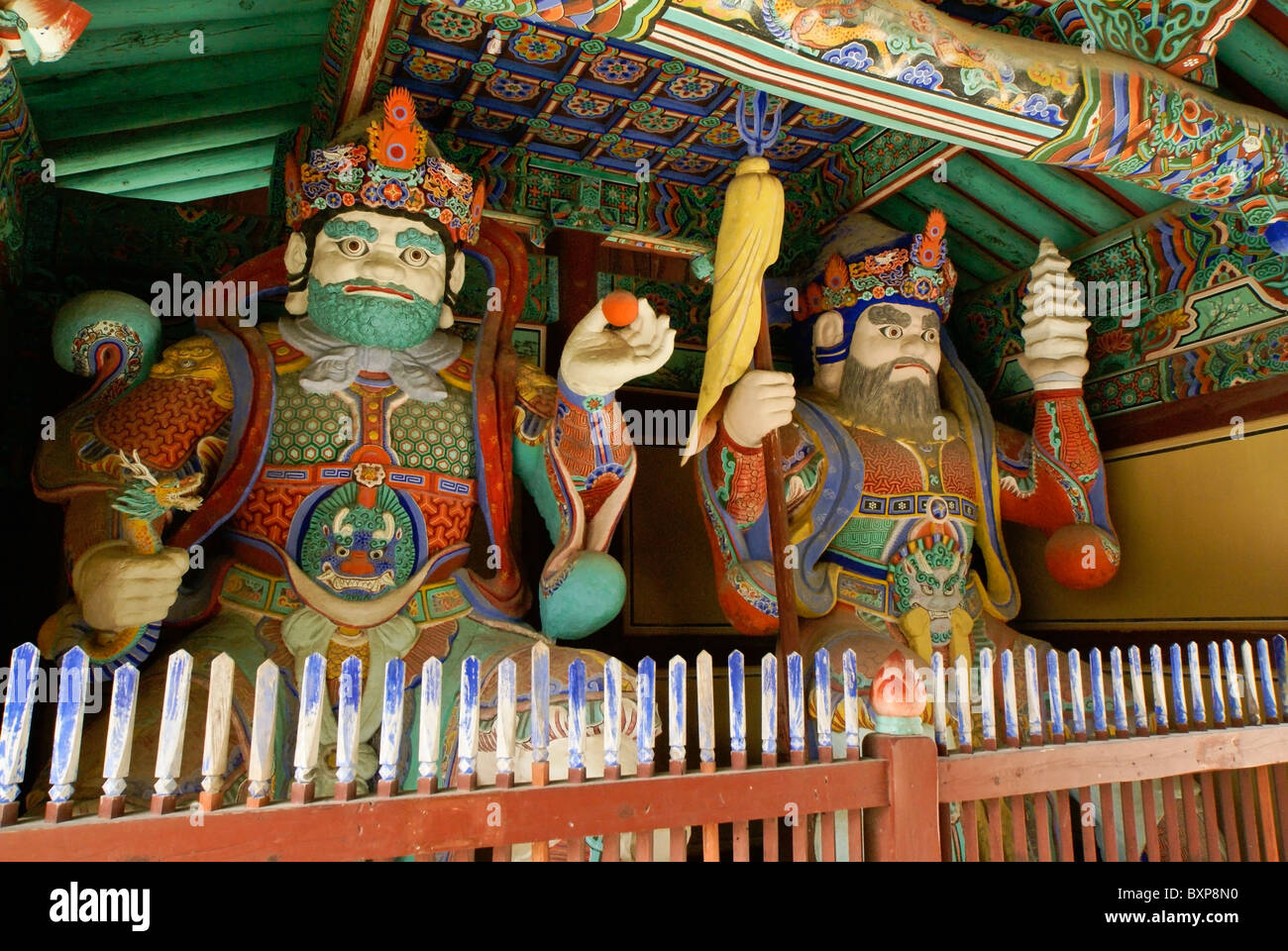 Buddhist temple guardian guardians hi-res stock photography and images ...