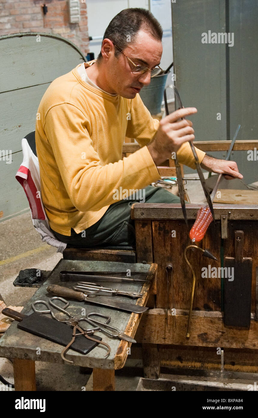 A maestro glassmaker at work in a glass factory in Murano Italy Stock ...