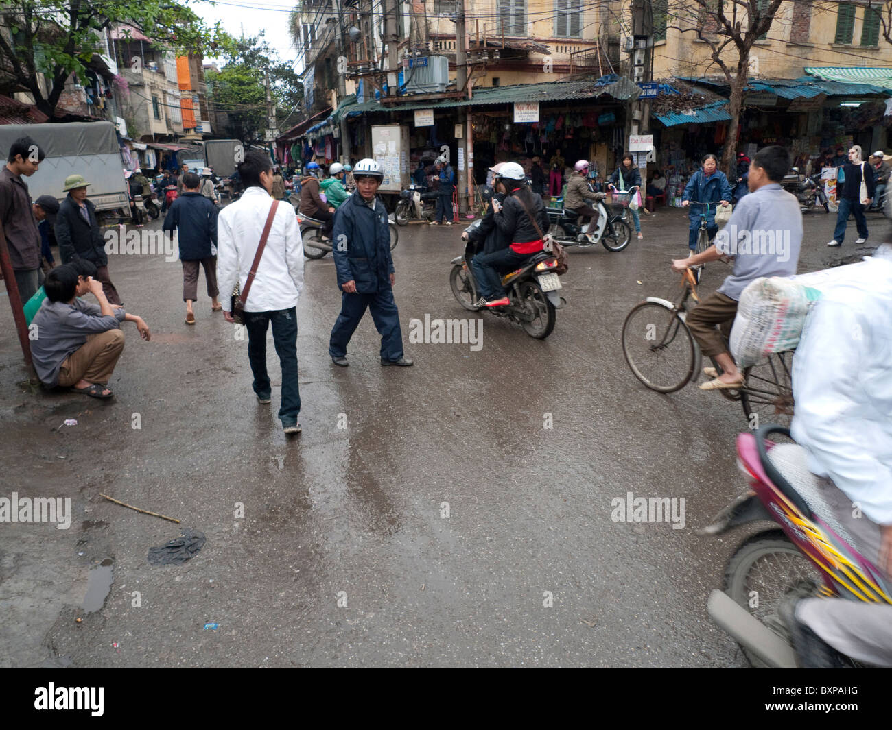 Vietnam street scene hi-res stock photography and images - Alamy