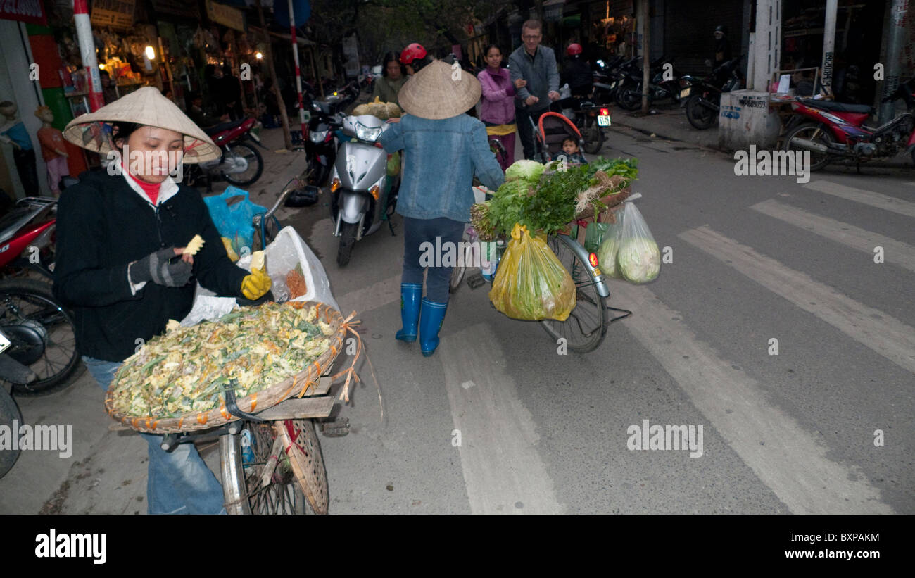 women street sellers Stock Photo - Alamy