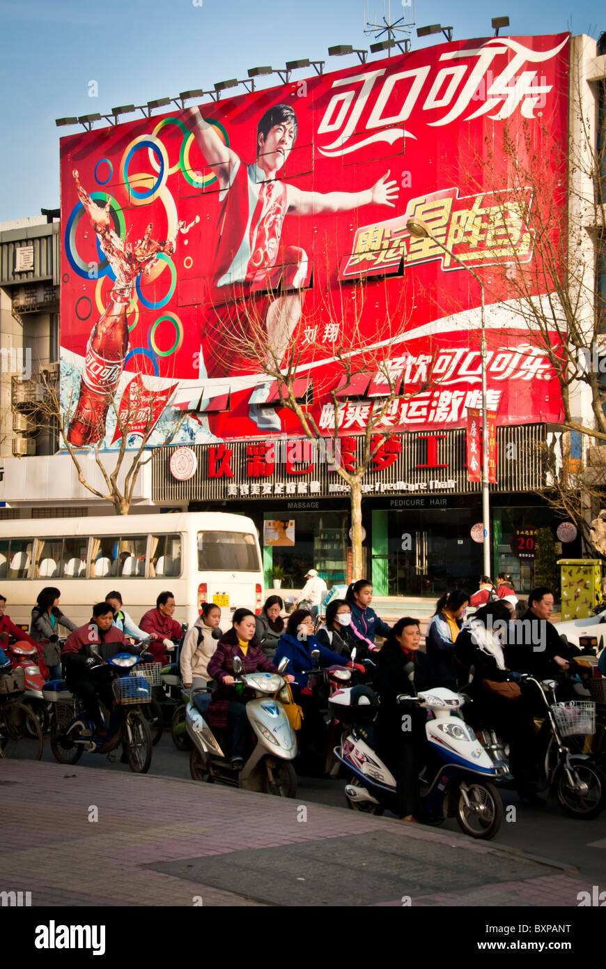 Morning commute on a main street in Suzhou, Jiangsu Province, China ...