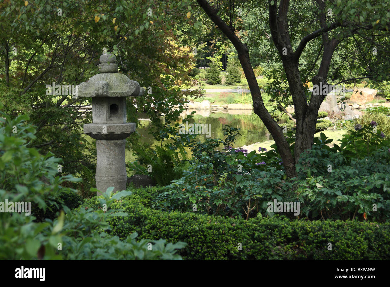 Japanese garden sculpture hi-res stock photography and images - Alamy