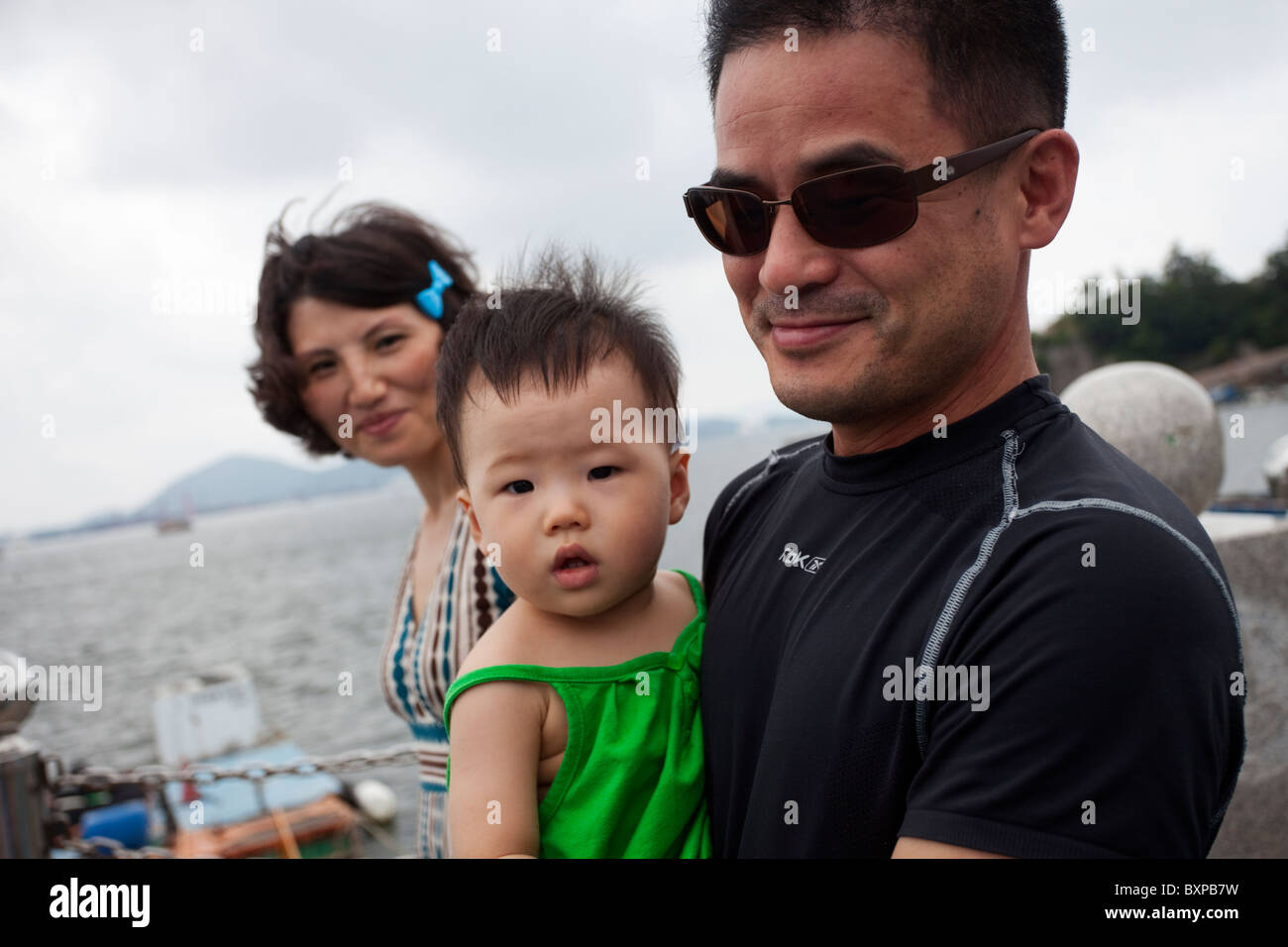Korean family hi-res stock photography and images - Alamy
