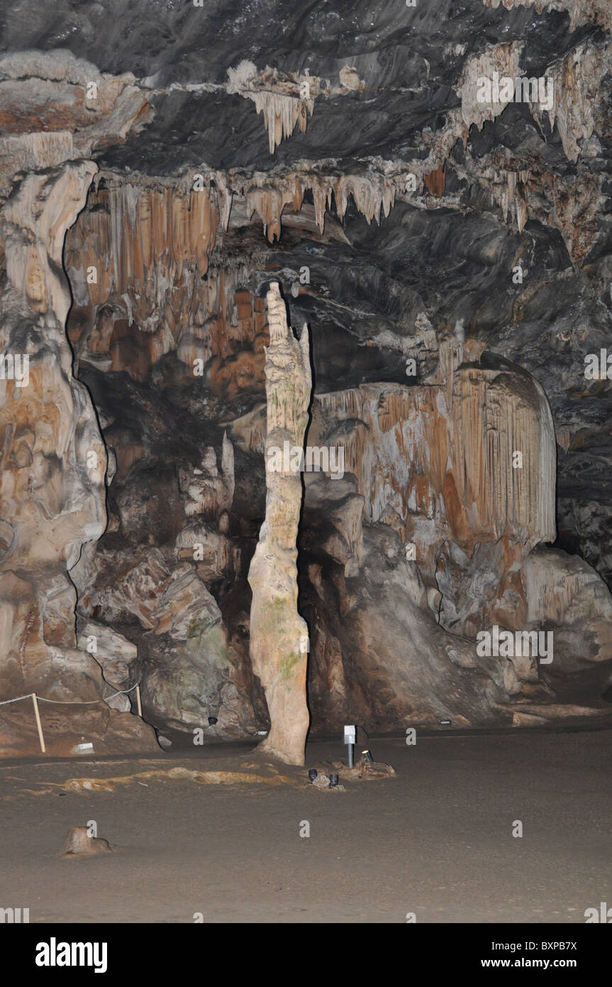Dripstone formations in Cango Caves, Oudtshoorn, South Africa Stock ...