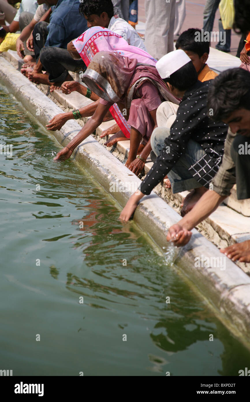 Devotees washing at Jama Masjid mosque in Delhi, India Stock Photo - Alamy