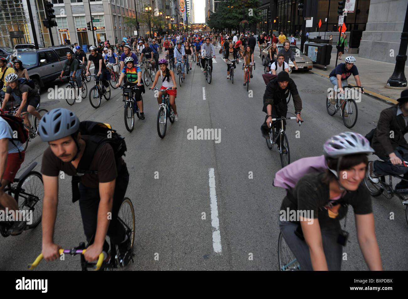 Crowd bike street race hi-res stock photography and images - Alamy