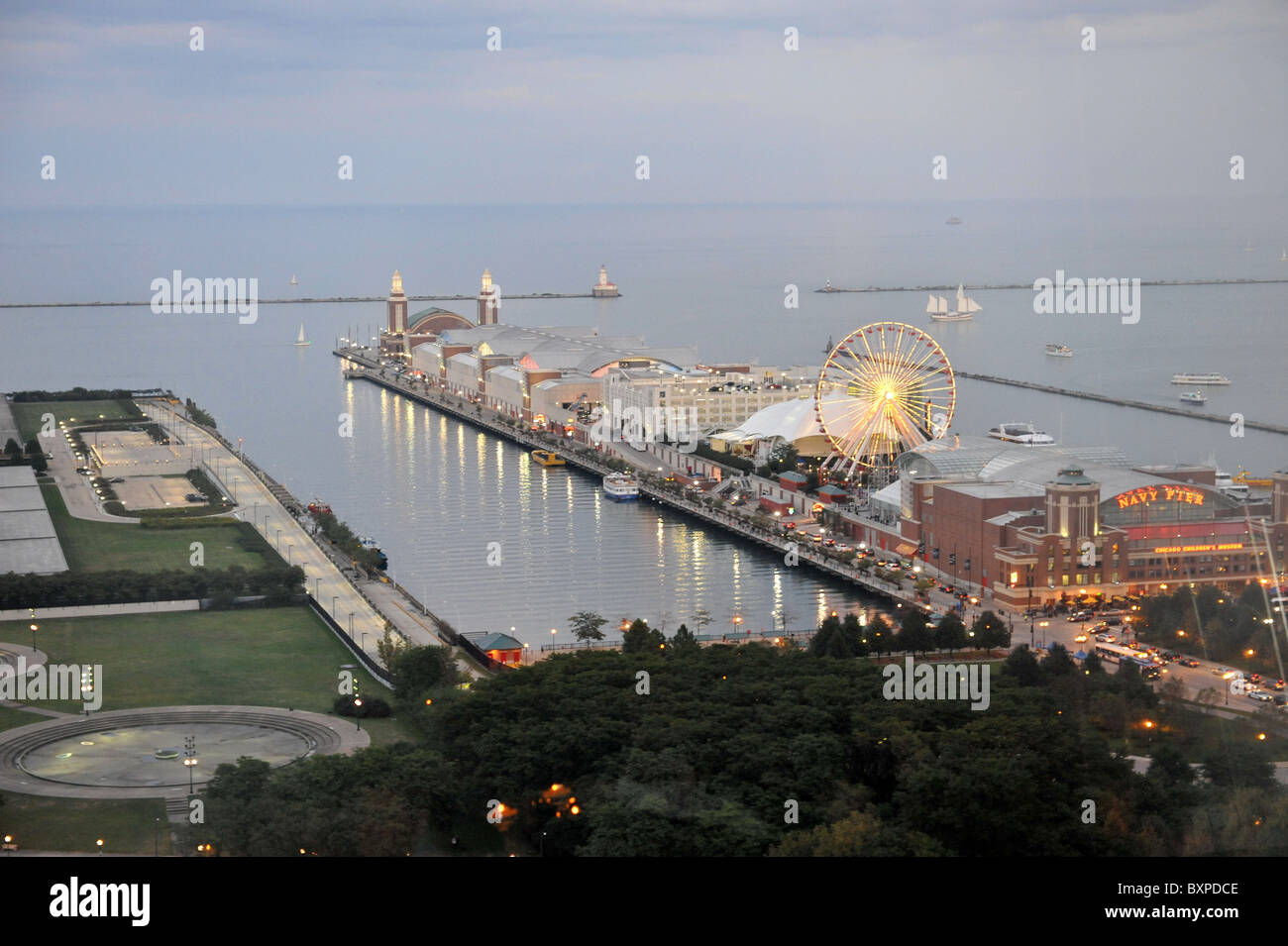 Pier restaurants shops on hi-res stock photography and images - Alamy