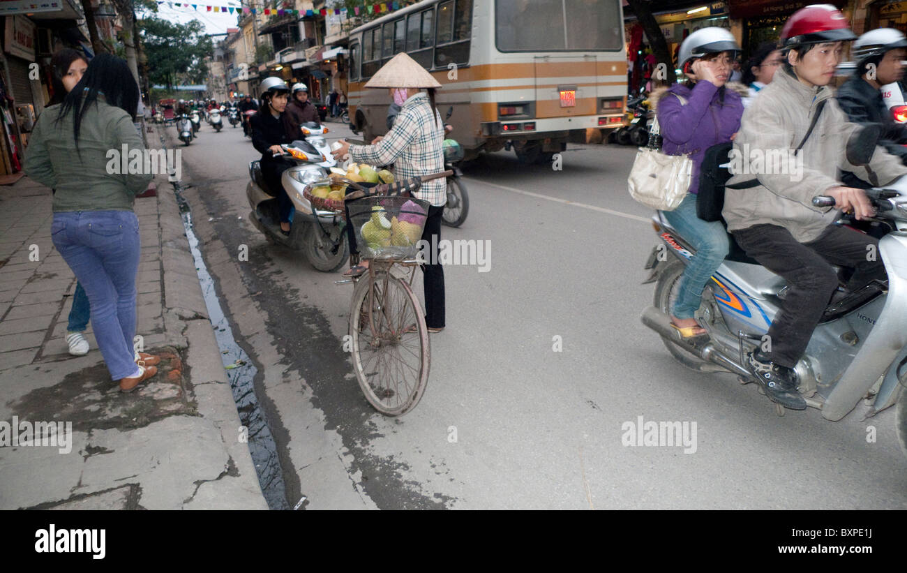 busy street scene Stock Photo - Alamy