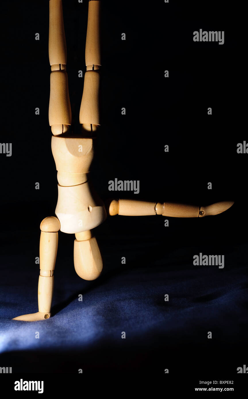 One handed handstand hi-res stock photography and images - Alamy