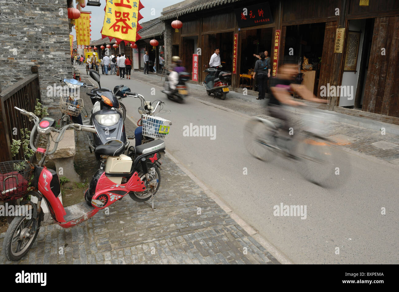 Old rickshaw china hi-res stock photography and images - Alamy