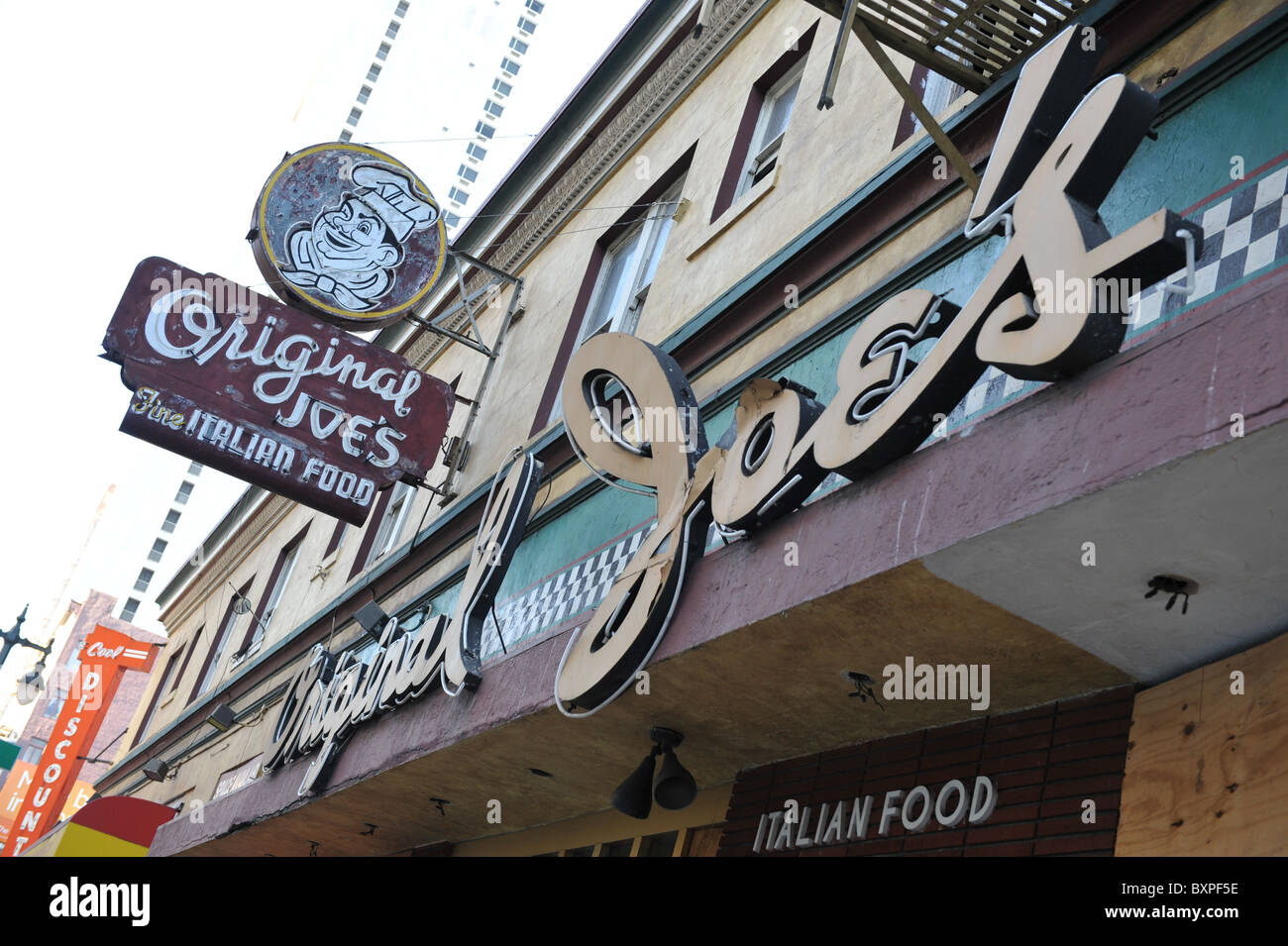 Restaurant signage hi-res stock photography and images - Alamy