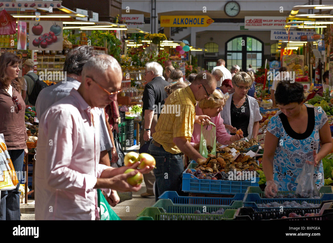 Polish fruit and vegetable market hi-res stock photography and images ...