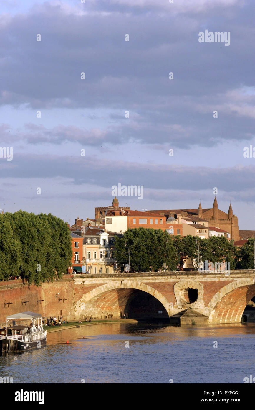 Toulouse (31) : the "Pont Neuf" bridge Stock Photo - Alamy