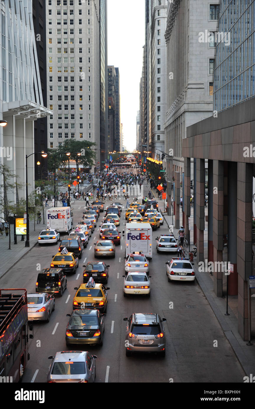 Busy chicago street hi-res stock photography and images - Alamy