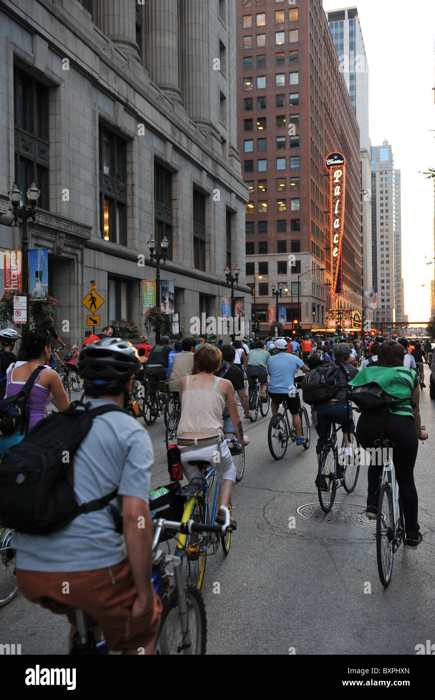 Crowd bike street race hi-res stock photography and images - Alamy