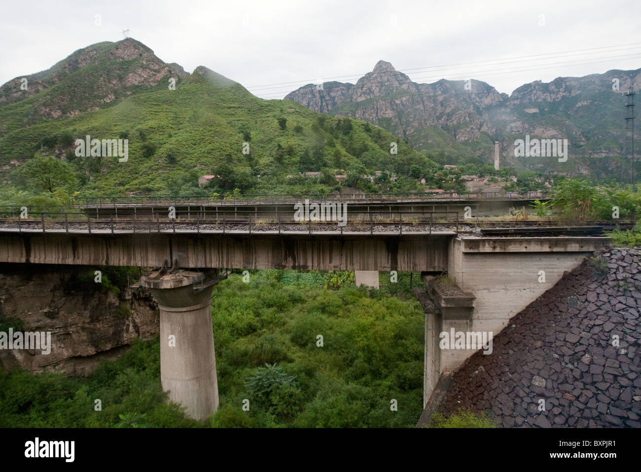 Dartong to Beijing China by rail - vistas - railway bridge Stock Photo ...