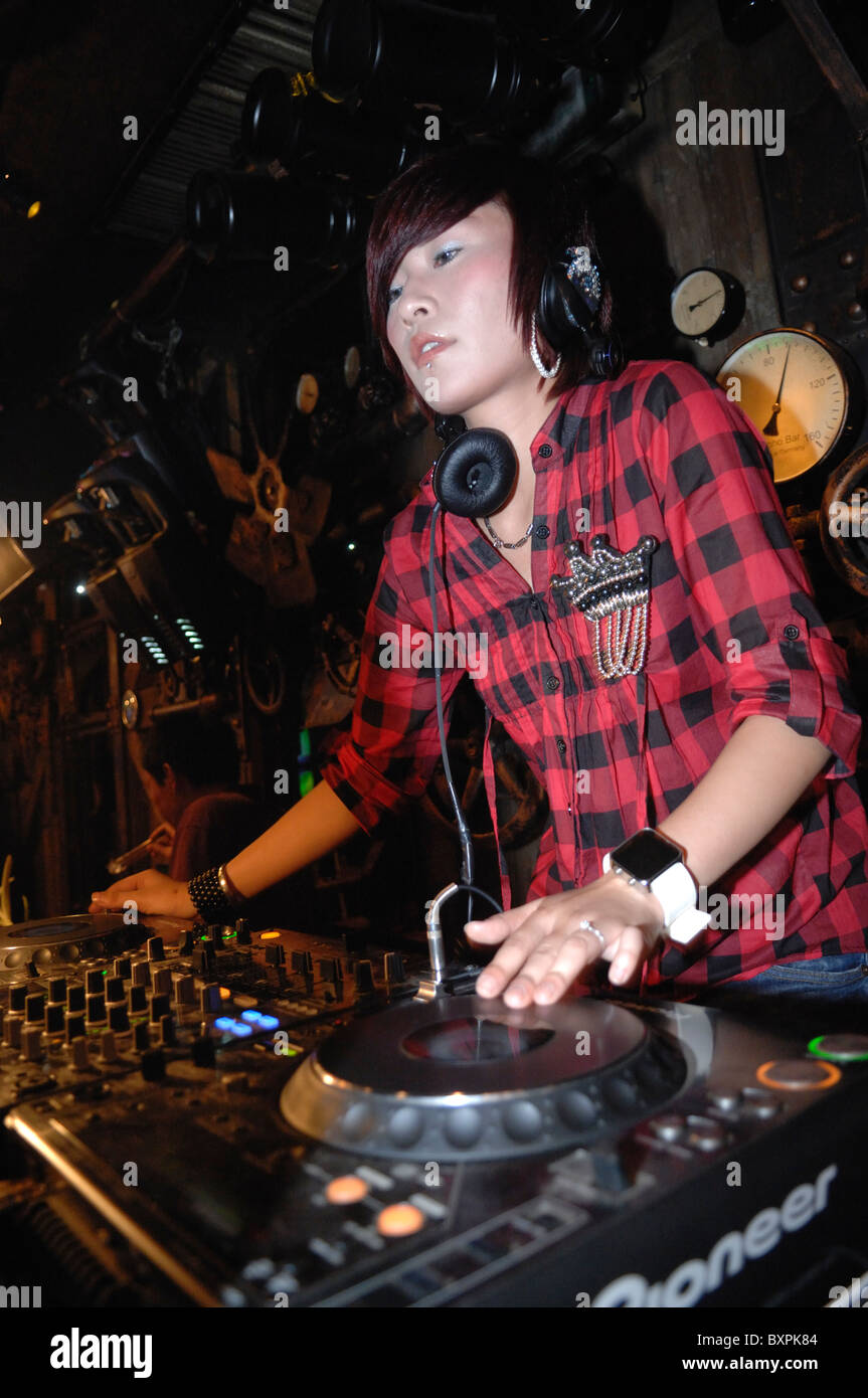 Female disc jockey hi-res stock photography and images - Alamy