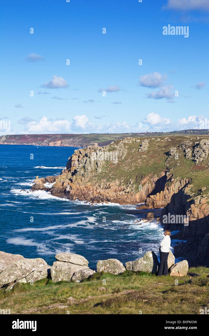 Rugged cliffs cornwall hi-res stock photography and images - Alamy