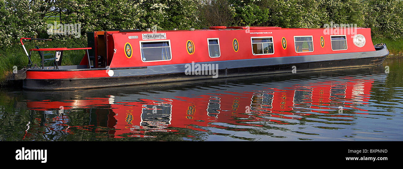 Narrow Red Canal Boat on the Grand Union Canal at Marsworth Lock, Herts ...