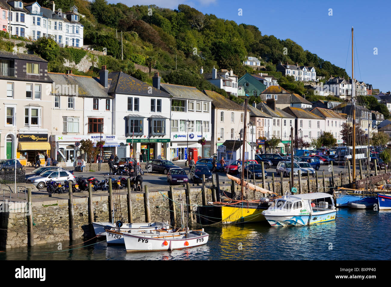 Looe fishing boats hi-res stock photography and images - Alamy