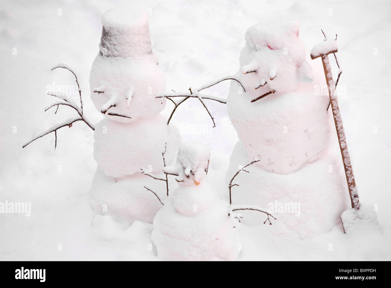 Three snowmen hi-res stock photography and images - Alamy