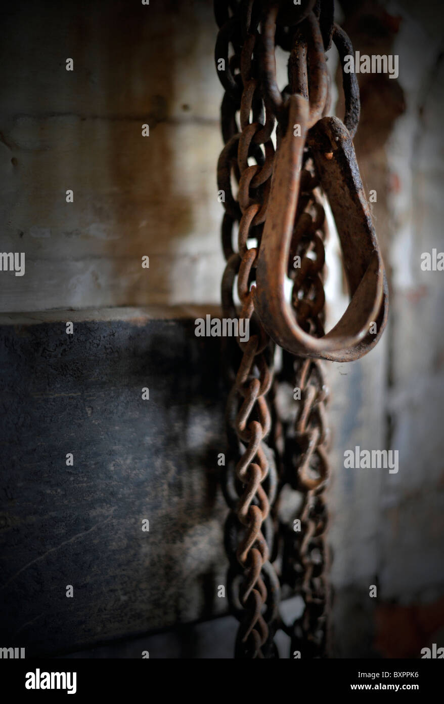 Rusting chain hi-res stock photography and images - Alamy