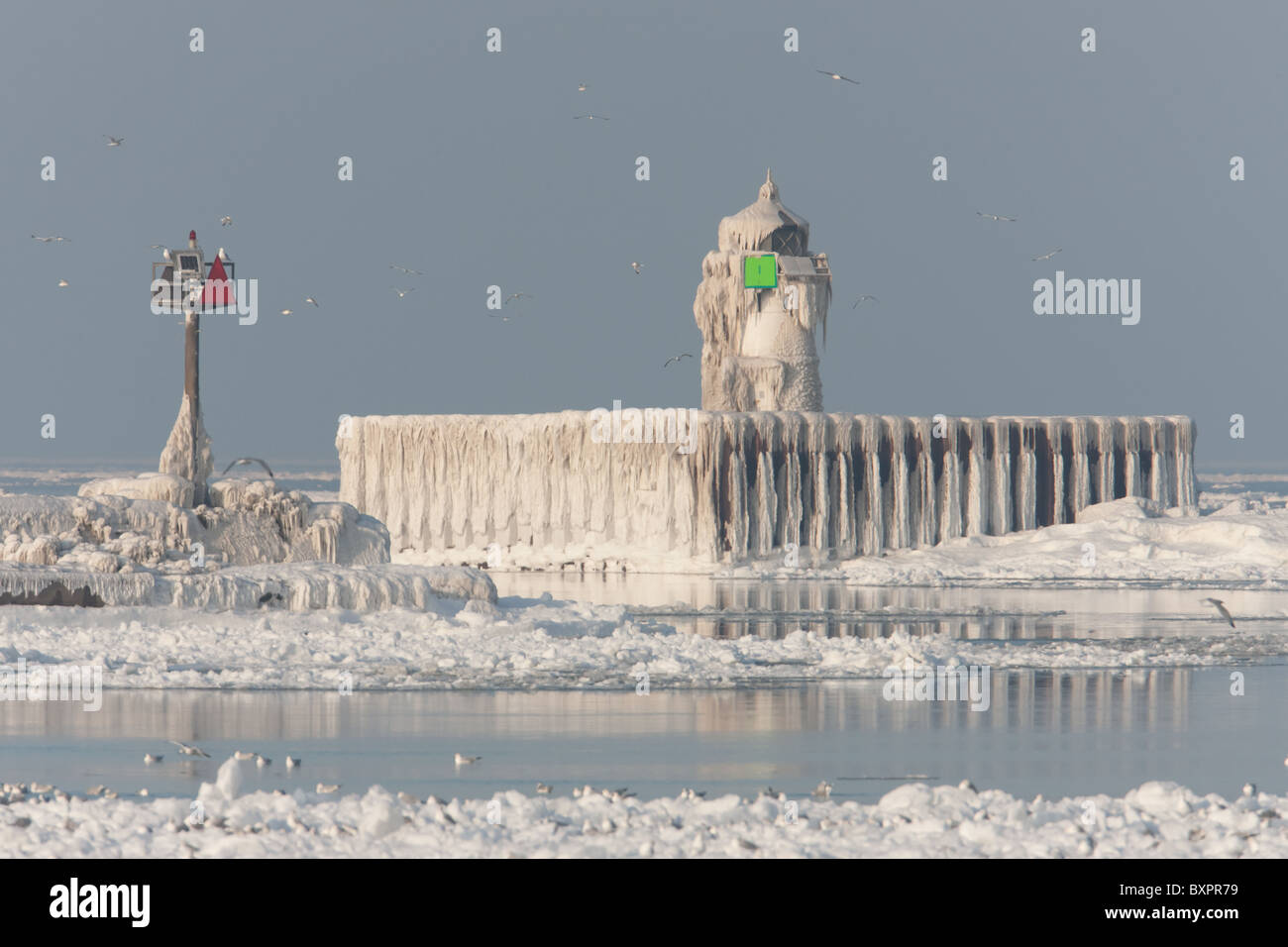 Cleveland harbor east pierhead hi-res stock photography and images - Alamy