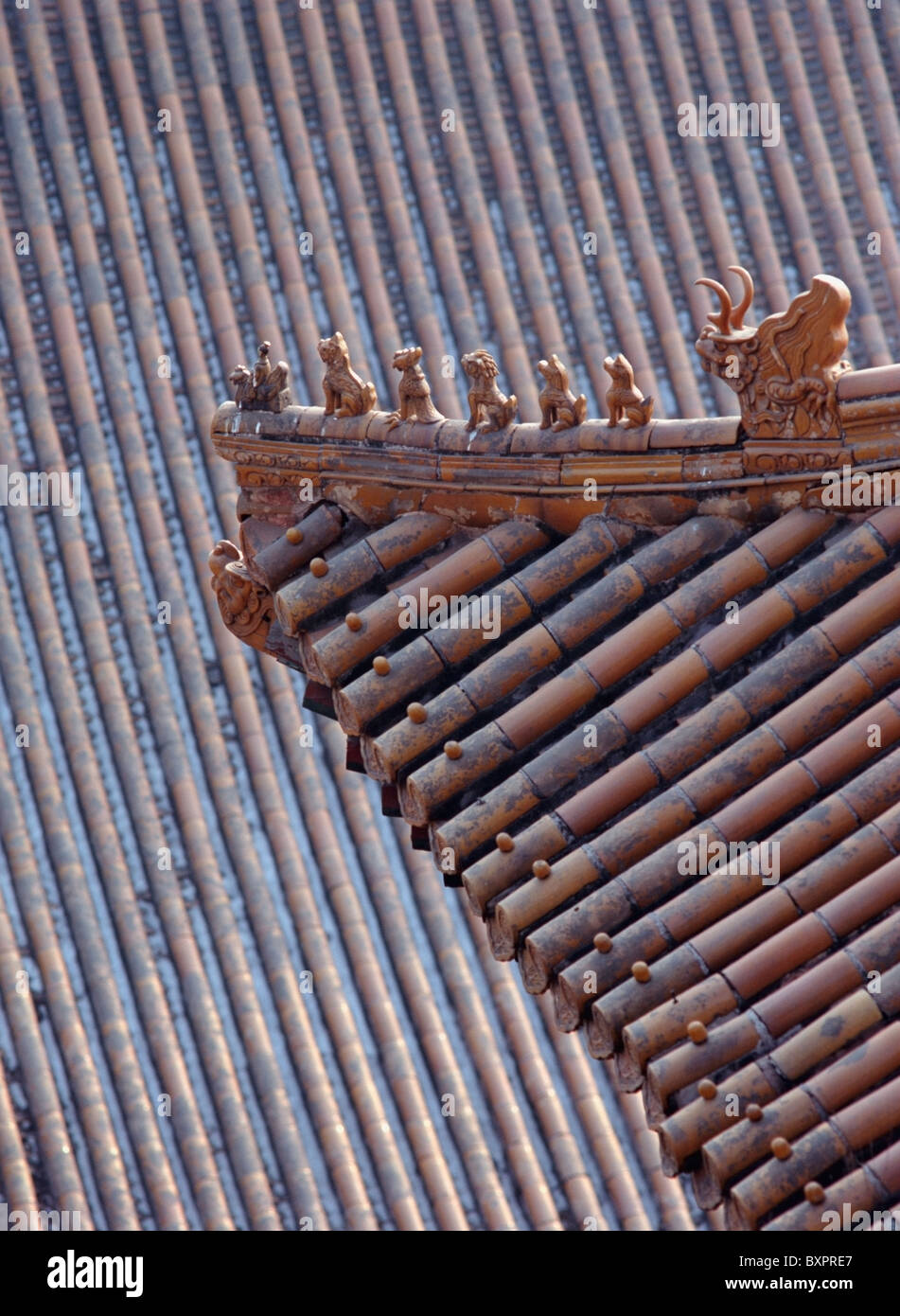 Figures on the roof hi-res stock photography and images - Alamy