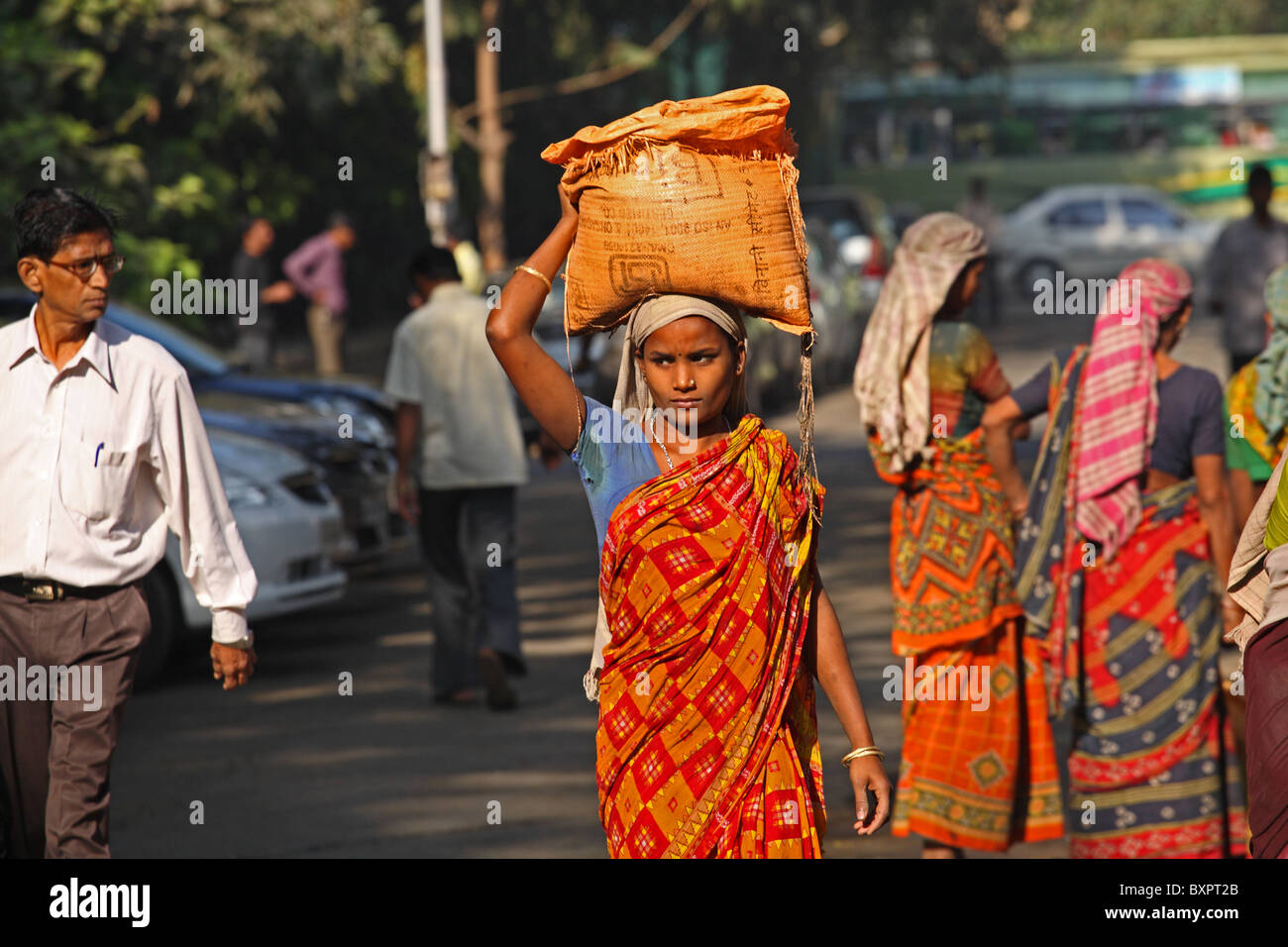 Indian labourers work on hi-res stock photography and images - Alamy