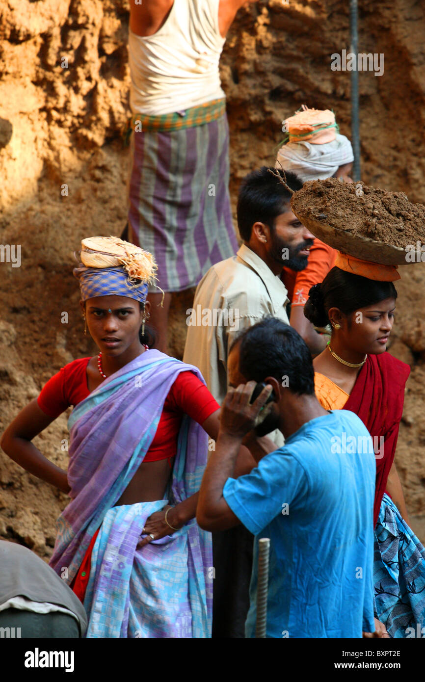 Female labourers in Mumbai, India Stock Photo - Alamy