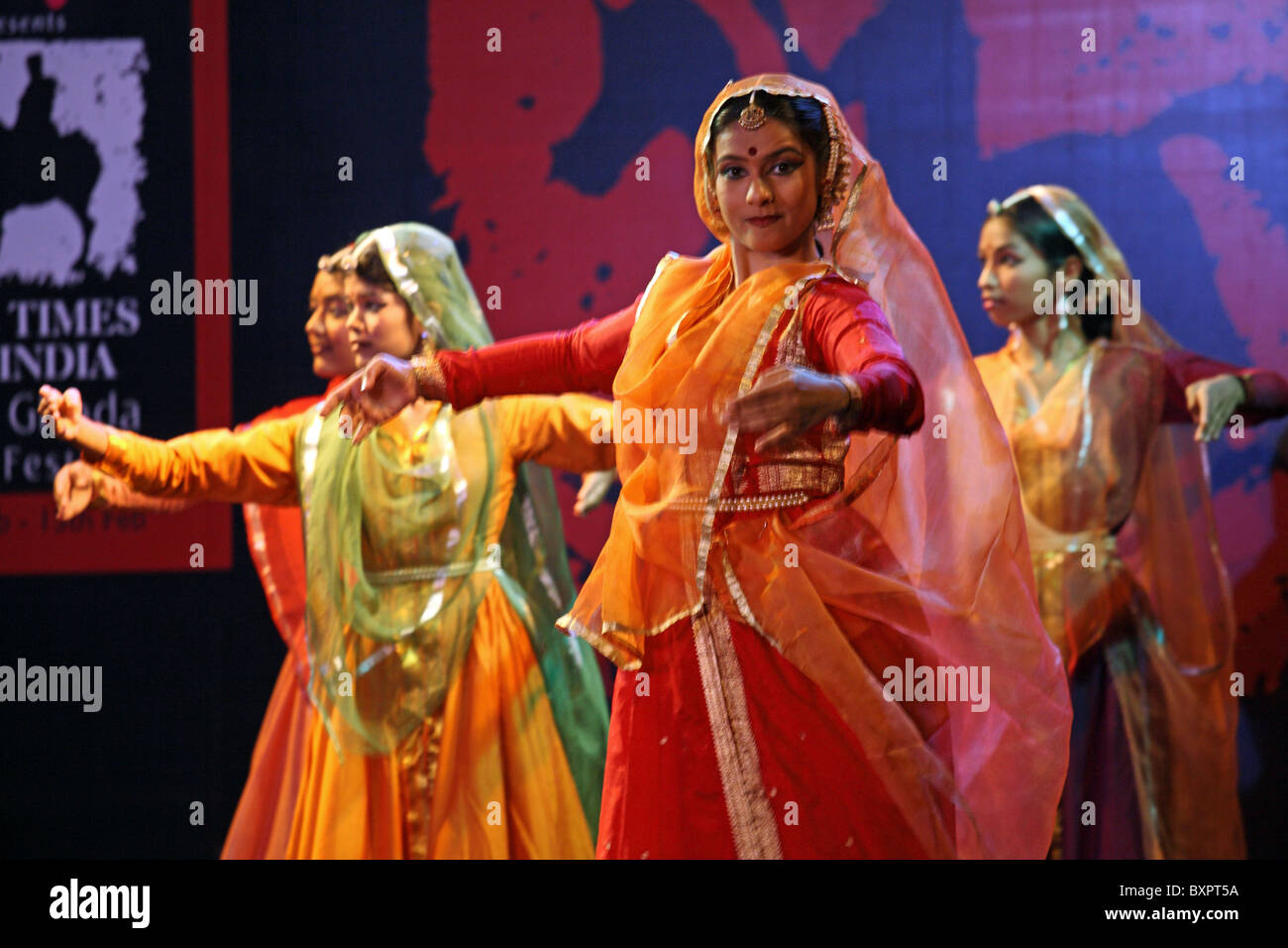 Kathak pose hi-res stock photography and images - Alamy
