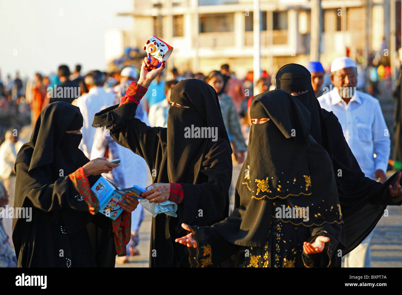India muslim indian women mumbai hi-res stock photography and images ...