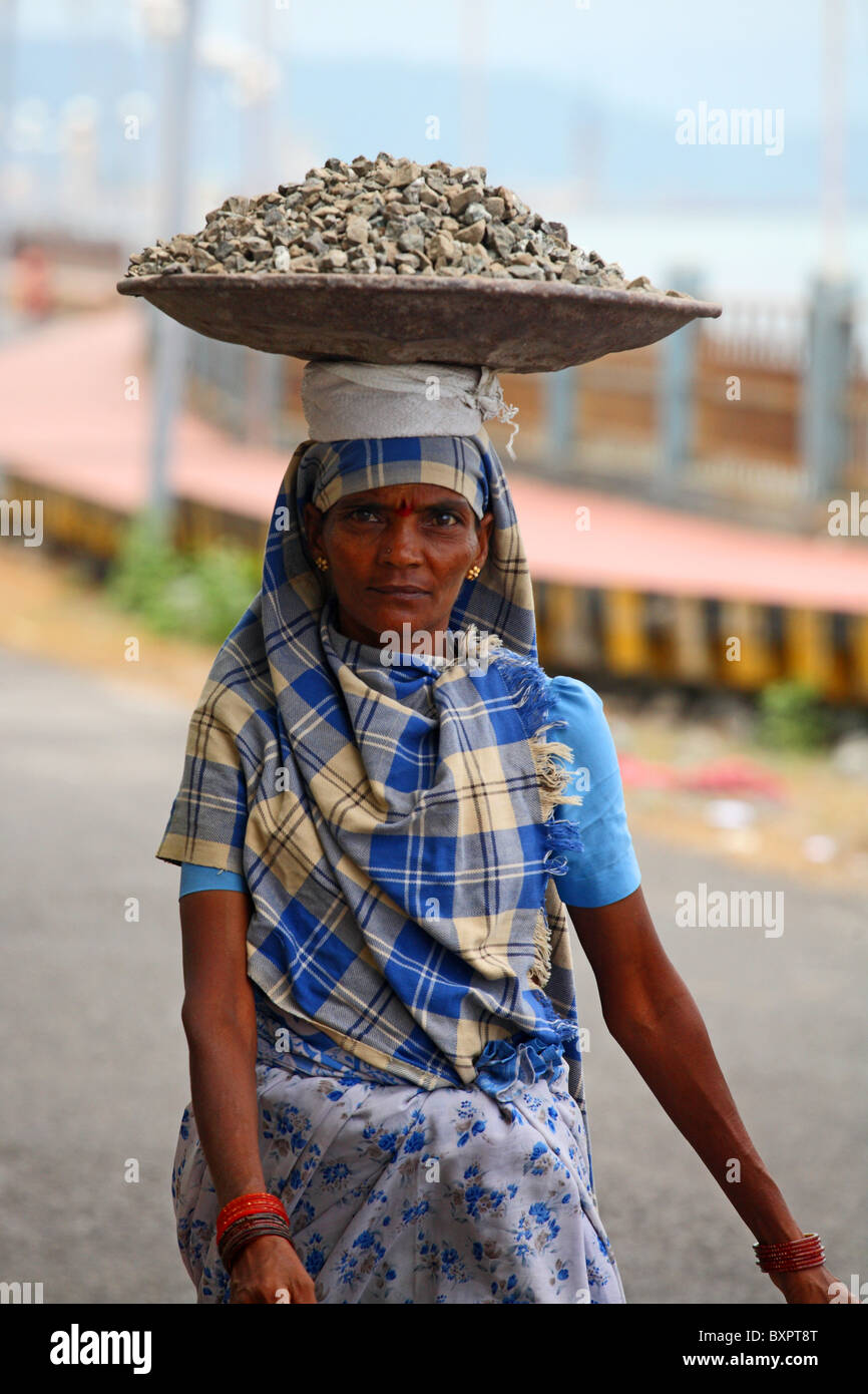 Manual labour working black and white hi-res stock photography and ...