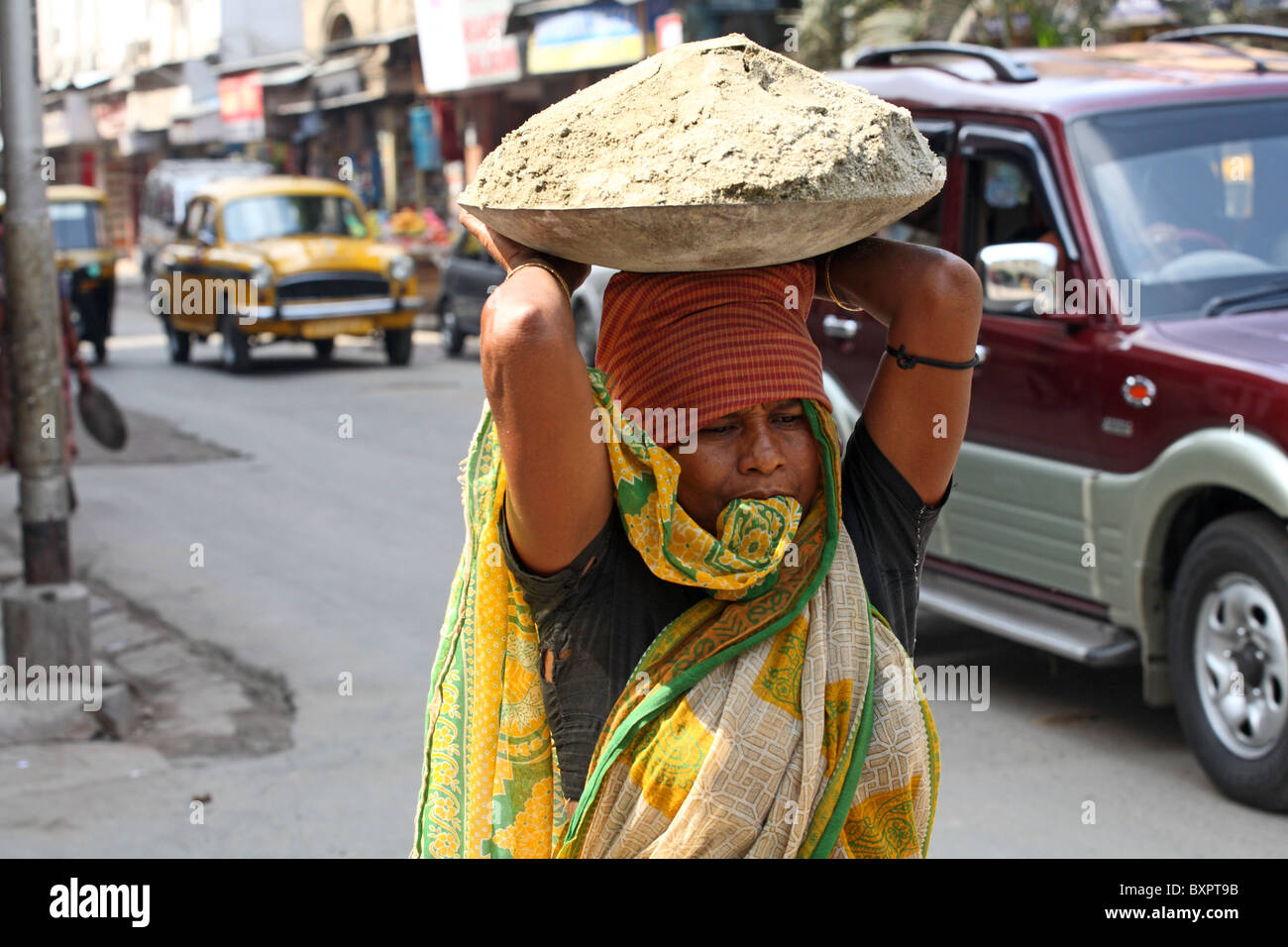 Female manual labourer, Calcutta, India Stock Photo - Alamy
