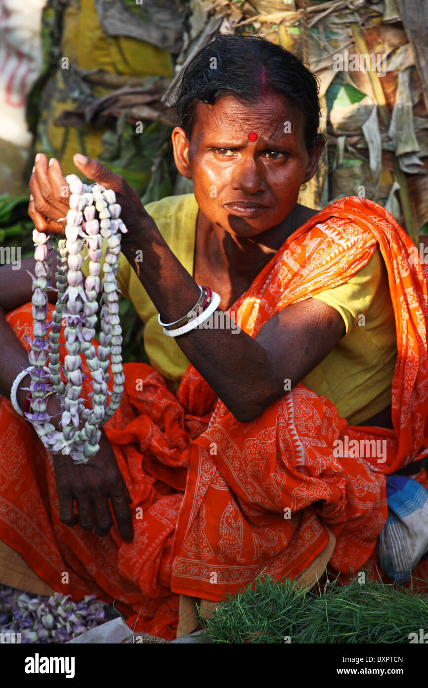 Indian woman selling bangles hi-res stock photography and images - Alamy