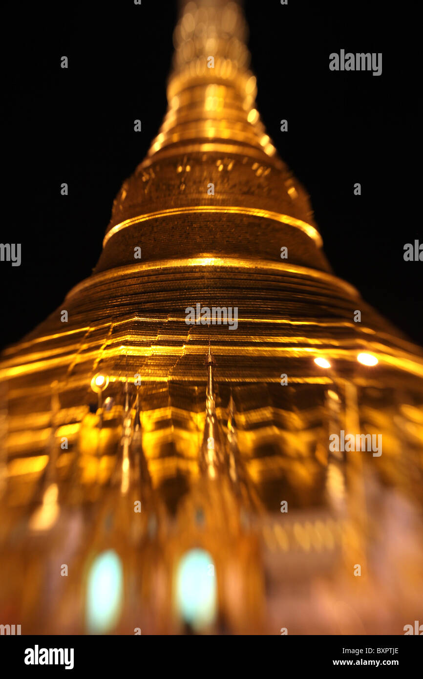 Night view Shwedagon Pagoda (Golden Pagoda) or Shwedagon Zedi Daw in ...