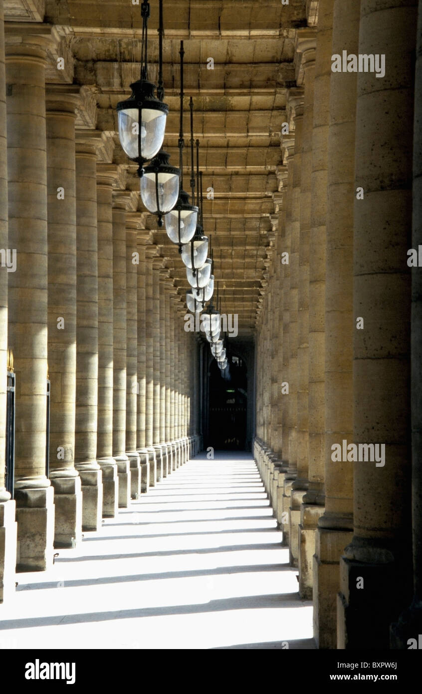 Colonnades hi-res stock photography and images - Alamy