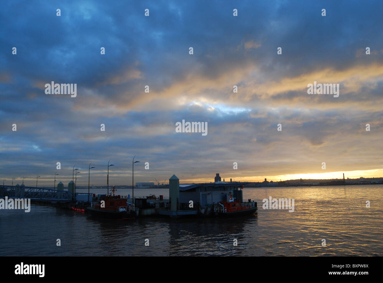 Sunset over the River Mersey, Liverpool Stock Photo - Alamy
