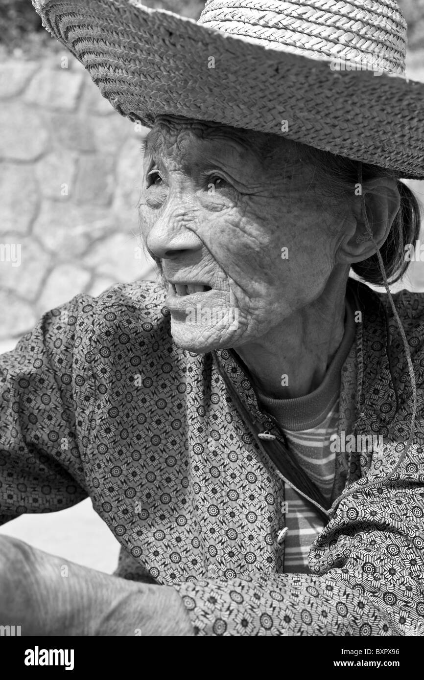 Yangshuo china woman hi-res stock photography and images - Alamy