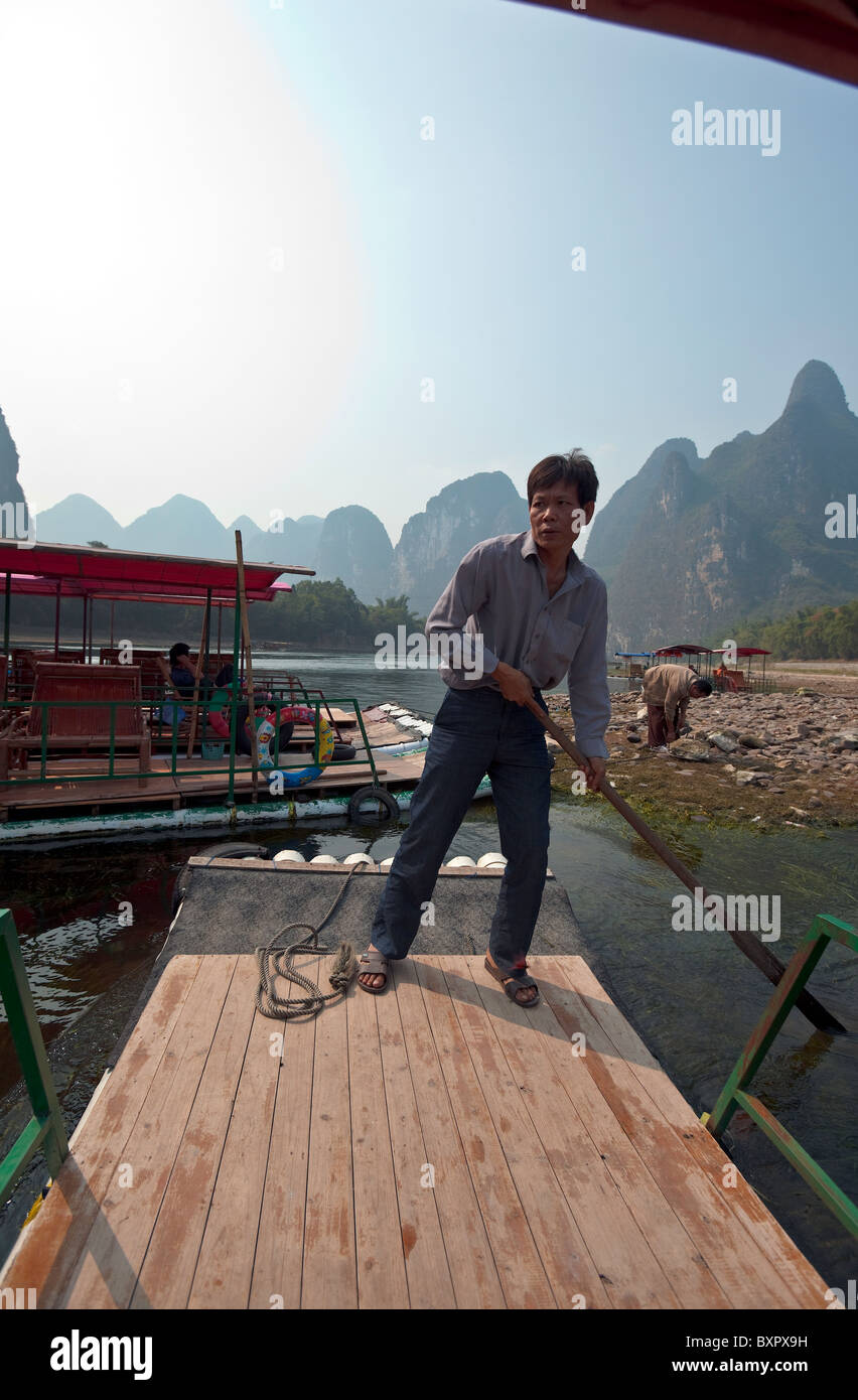 Chinese boatman hi-res stock photography and images - Alamy