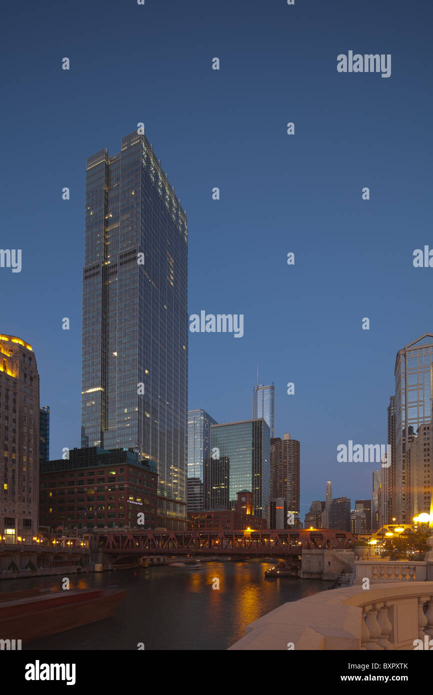 view of skyscrapers along Wacker Drive, Chicago river Stock Photo - Alamy
