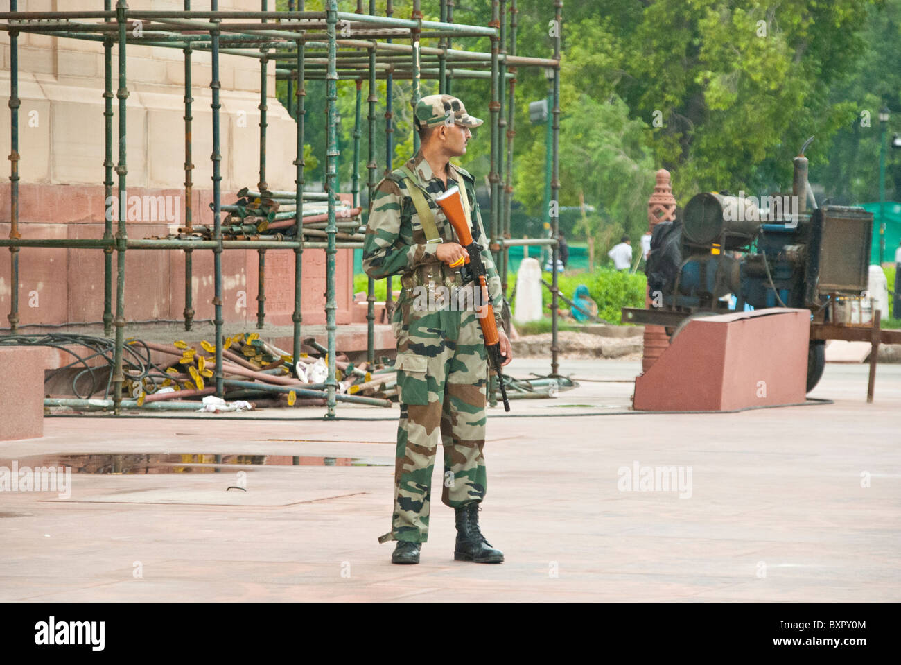 Guard with gun hi-res stock photography and images - Alamy