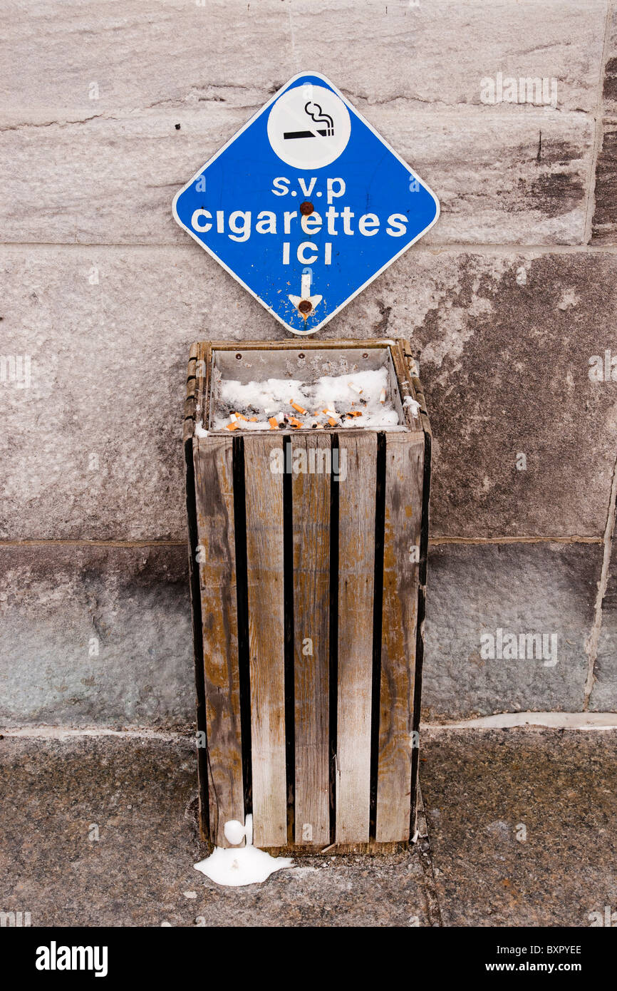 Ashtray sign hi-res stock photography and images - Alamy
