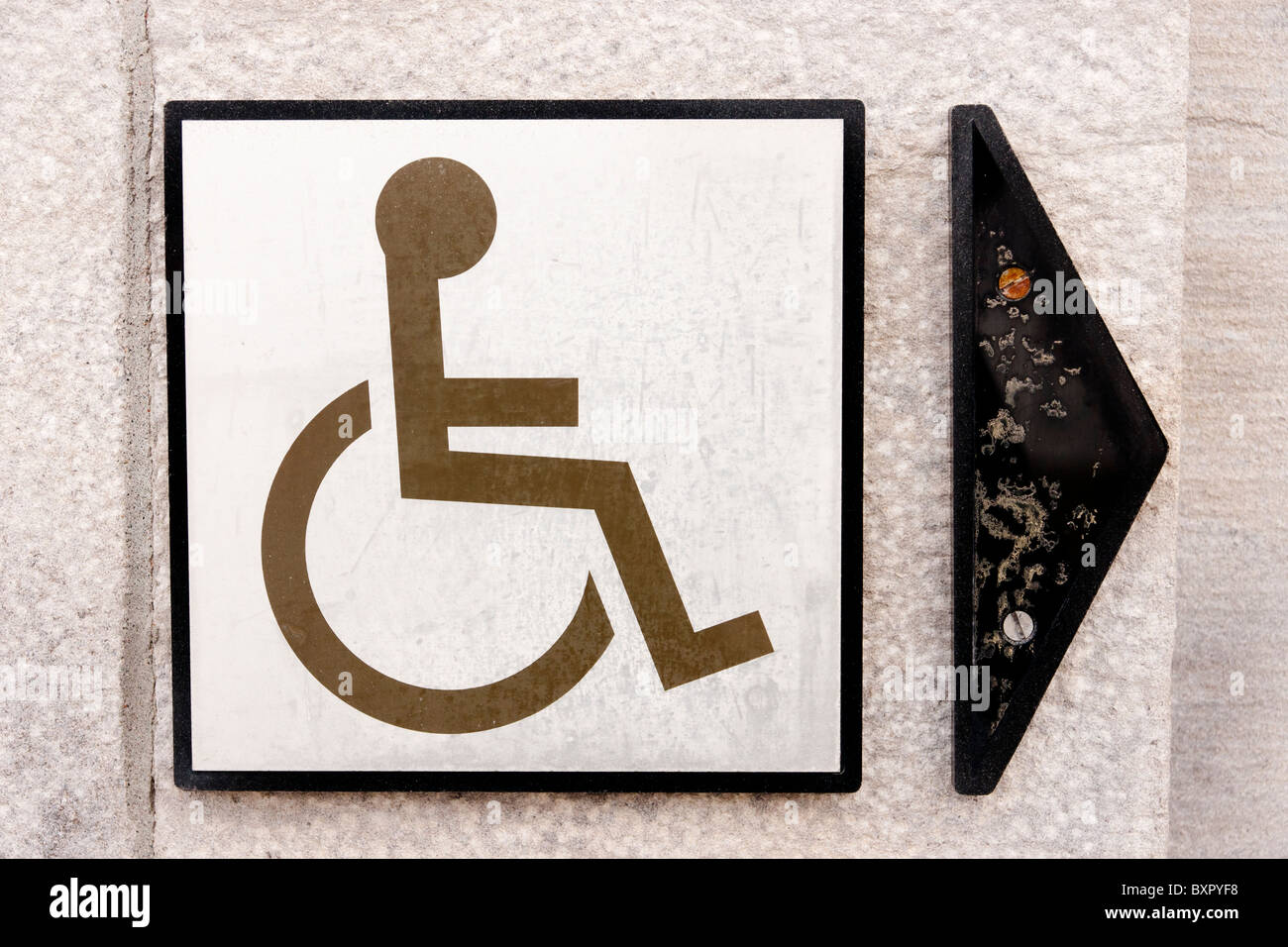 Wheelchair access sign hi-res stock photography and images - Alamy