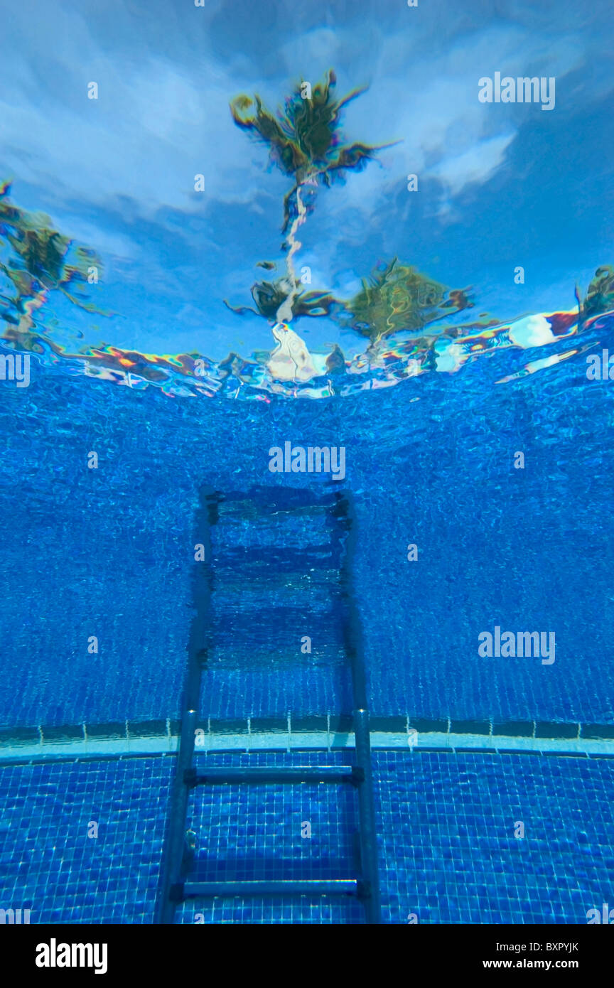 Underwater pool view ladder hi-res stock photography and images - Alamy