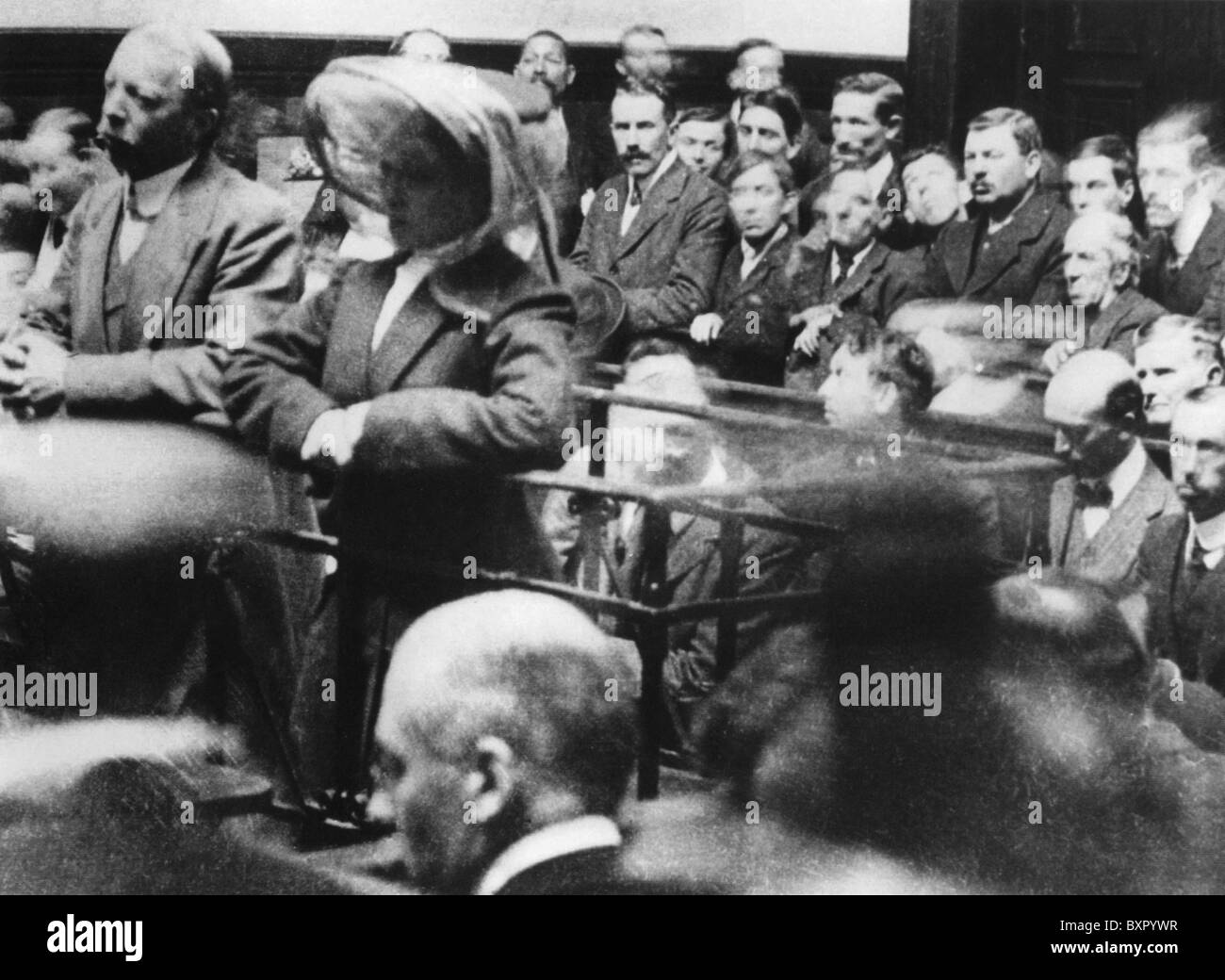 Old bailey courtroom hi-res stock photography and images - Alamy