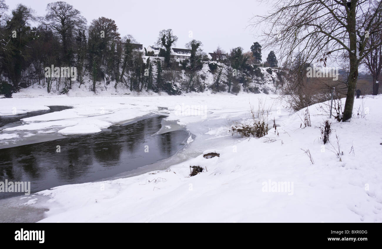 The River Tweed with ice and snow, Kelso, Scotland, midwinter Stock ...