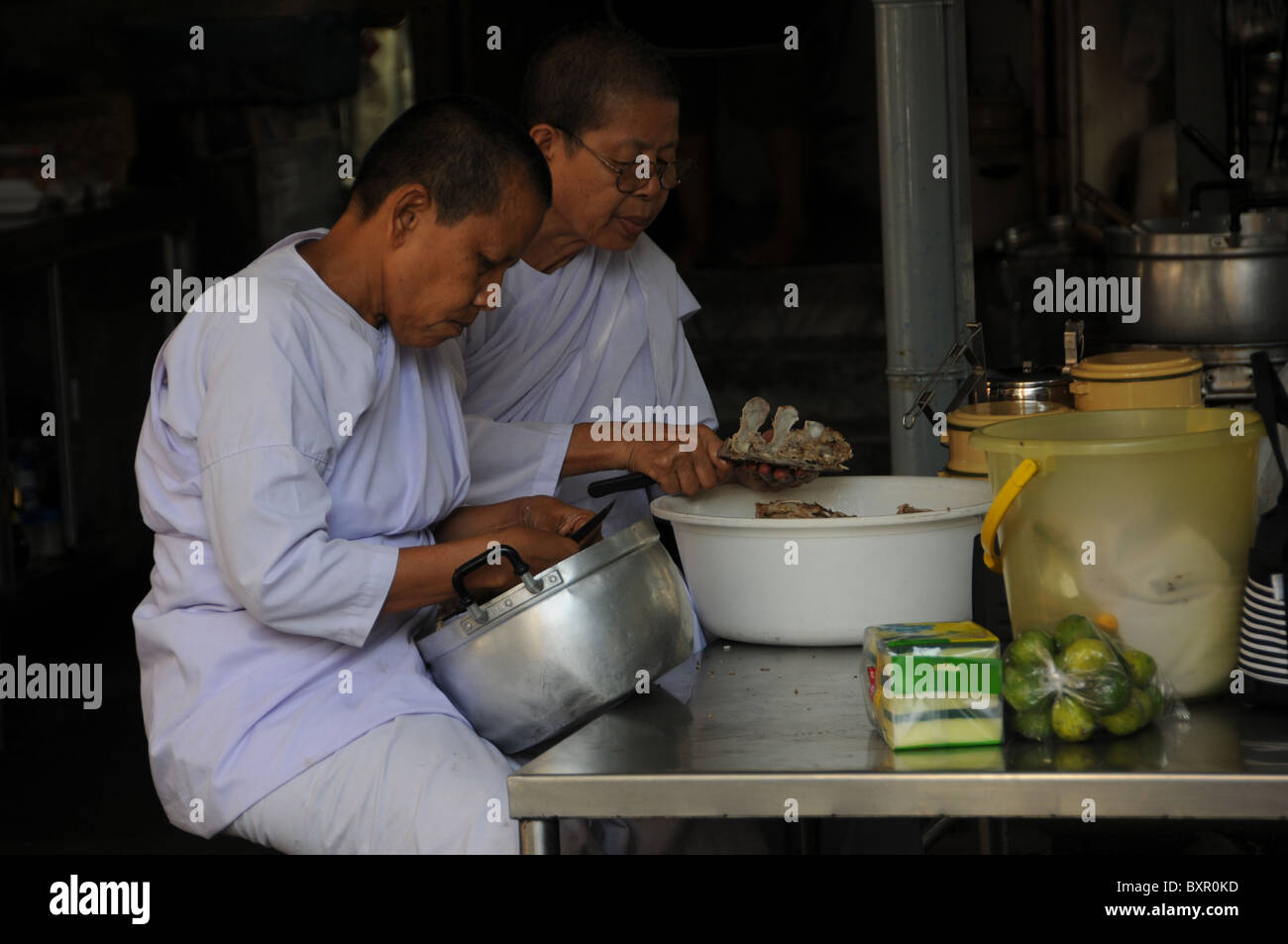 Buddhist Nuns make Food Stock Photo - Alamy