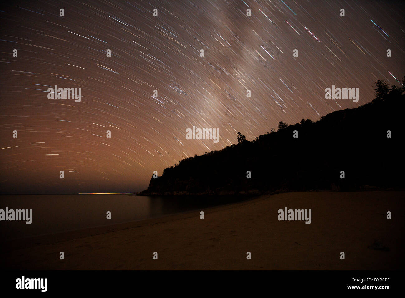 Milky way over ocean hi-res stock photography and images - Alamy