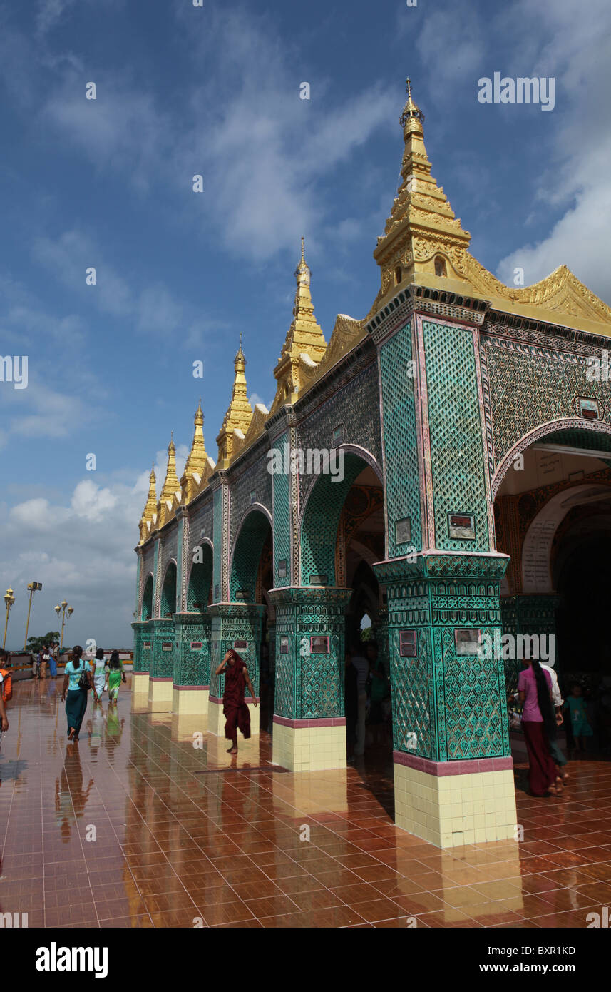Mahamuni buddha temple hi-res stock photography and images - Alamy